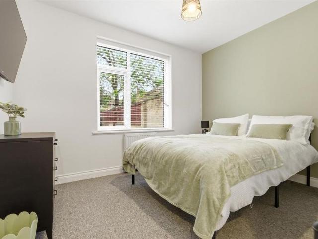 5 bedroom terraced house to rent