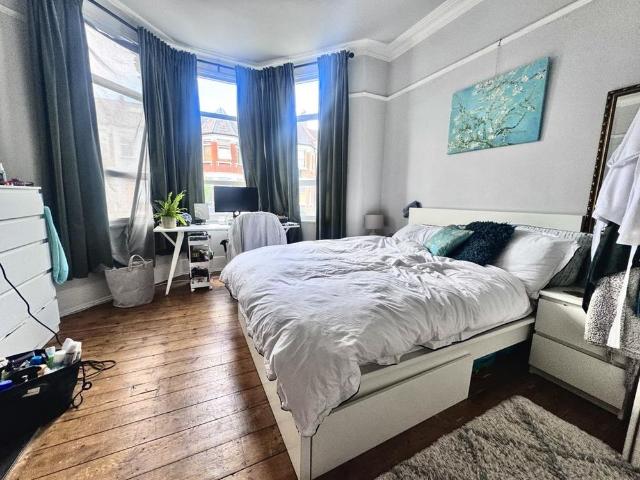 5 bedroom terraced house to rent