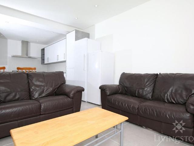 5 bedroom terraced house to rent