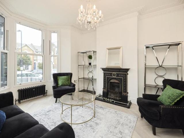 5 bedroom terraced house to rent
