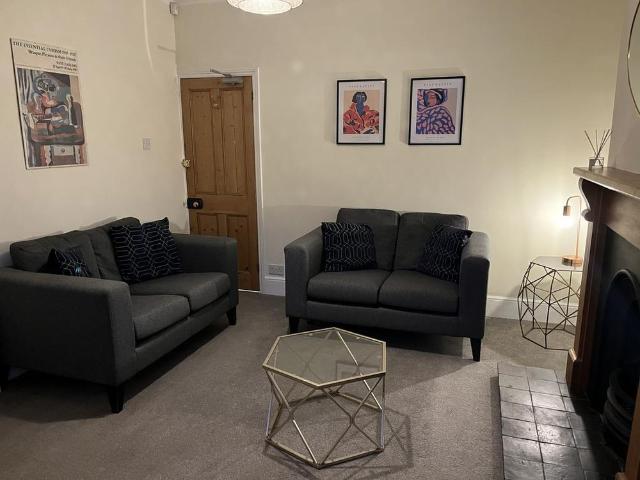 5 bedroom terraced house to rent