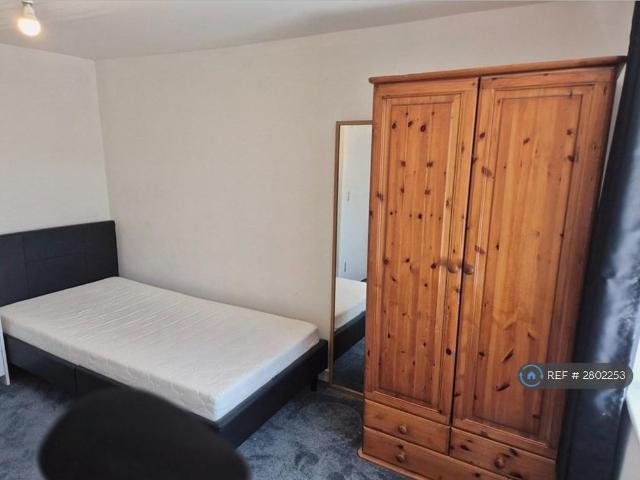 5 bedroom terraced house to rent