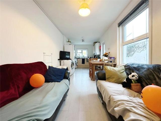 5 bedroom terraced house to rent