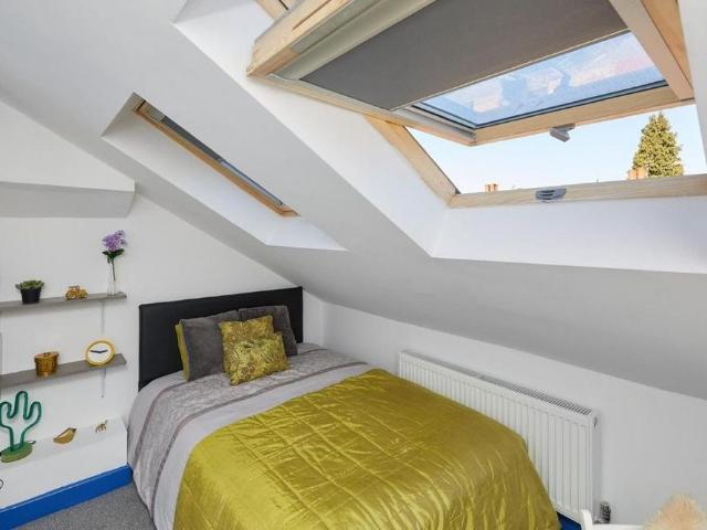 5 bedroom terraced house to rent