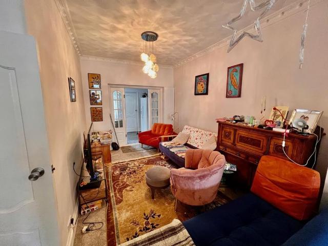 5 bedroom terraced house to rent