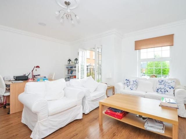 5 bedroom terraced house to rent