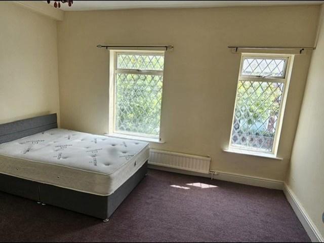 5 bedroom terraced house to rent