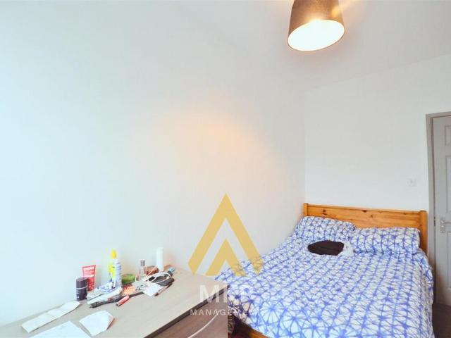 5 bedroom terraced house to rent
