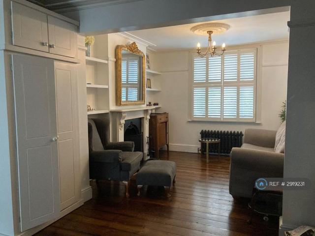 5 bedroom terraced house to rent