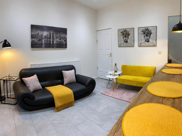 5 bedroom terraced house to rent