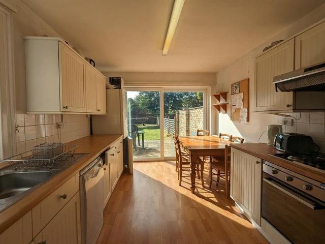 5 bedroom terraced house to rent