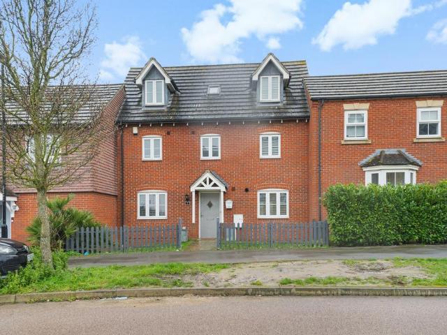 5 bedroom terraced house to rent