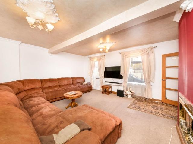 5 bedroom terraced house to rent