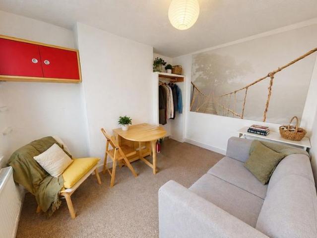 5 bedroom terraced house to rent