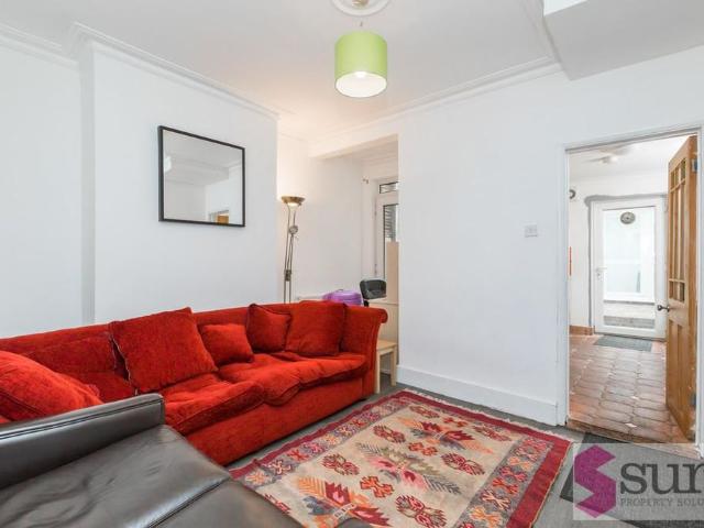5 bedroom terraced house to rent