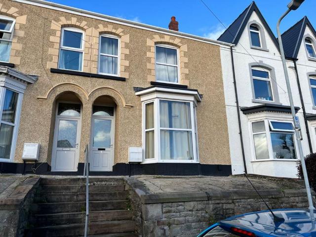 5 bedroom terraced house to rent