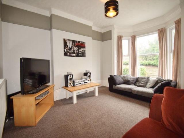 5 bedroom terraced house to rent