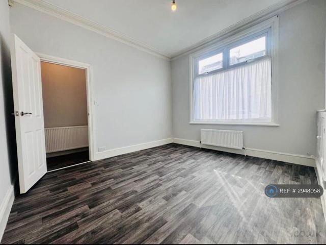 5 bedroom terraced house to rent