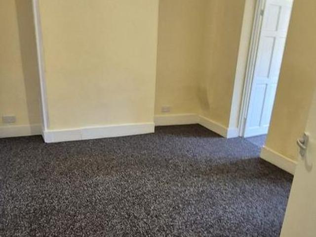 5 bedroom terraced house to rent
