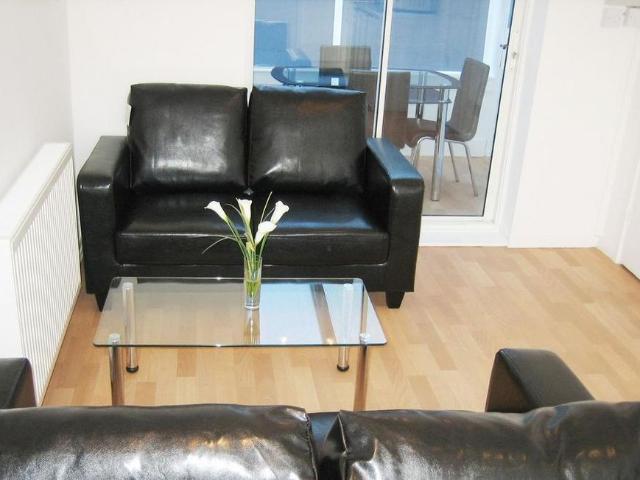 5 bedroom terraced house to rent