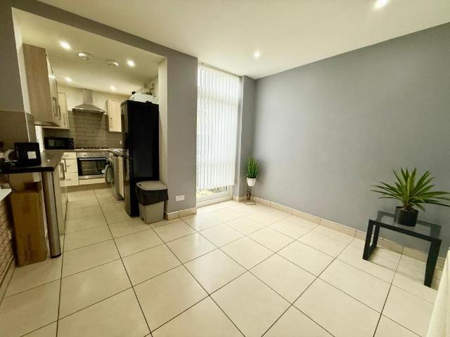 5 bedroom house share to rent