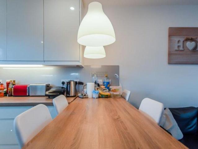 5 bedroom terraced house to rent