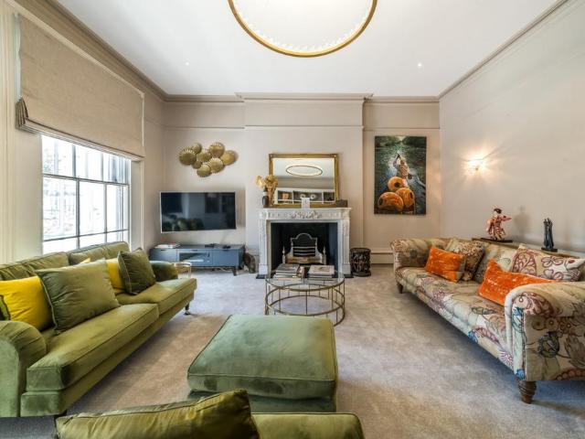5 bedroom terraced house to rent