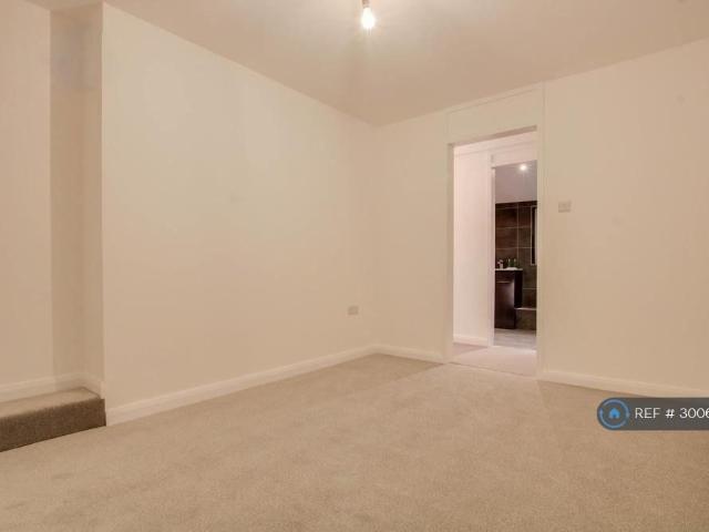 5 bedroom terraced house to rent