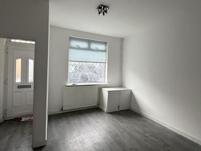 5 bedroom terraced house to rent