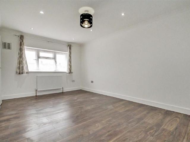5 bedroom terraced house to rent