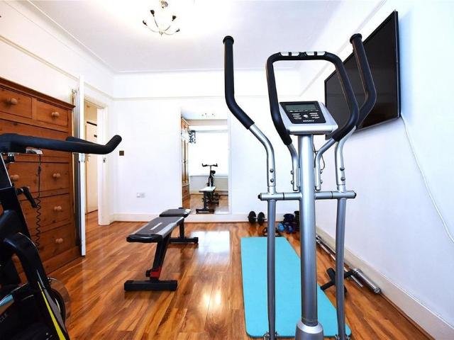5 bedroom terraced house to rent