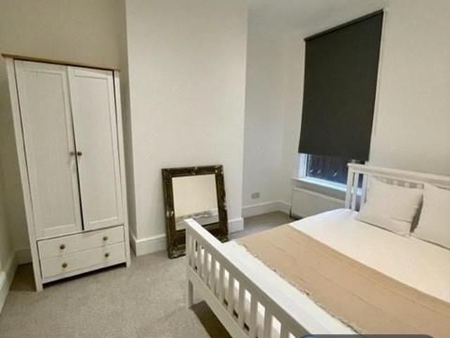 5 bedroom terraced house to rent