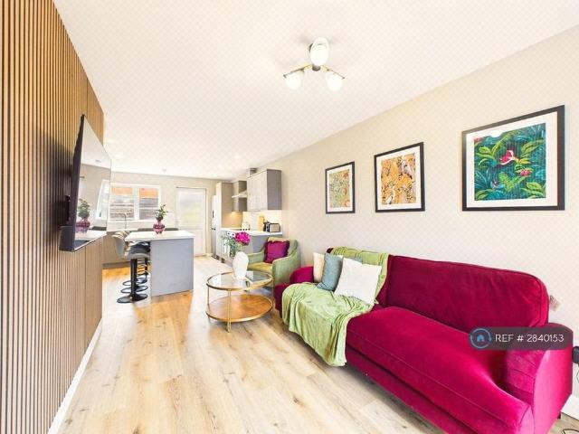 5 bedroom terraced house to rent