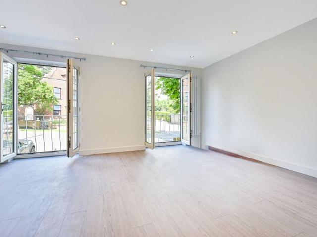 5 bedroom terraced house to rent