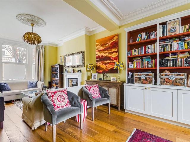 5 bedroom terraced house to rent