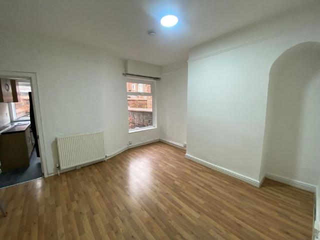 5 bedroom terraced house to rent