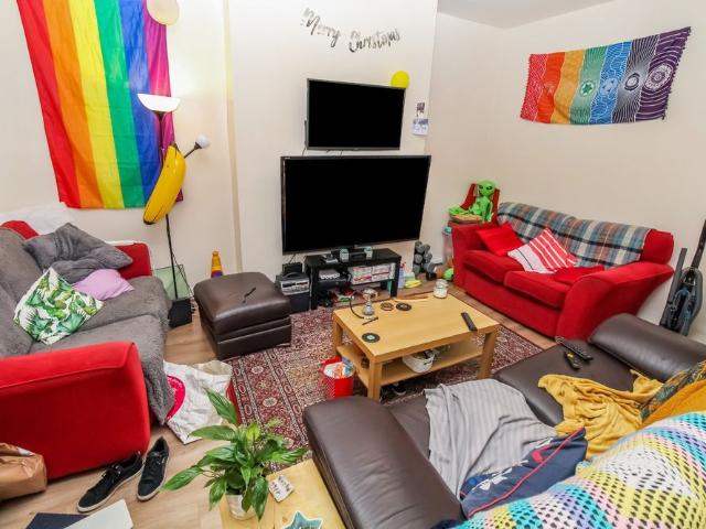 5 bedroom terraced house to rent