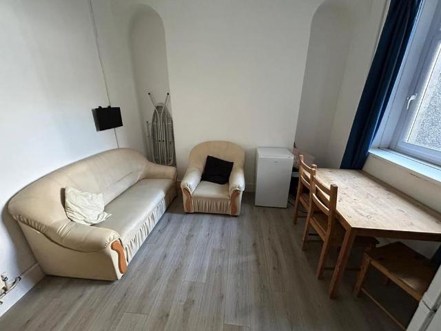 5 bedroom terraced house to rent