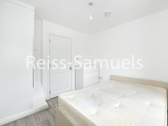 5 bedroom terraced house to rent