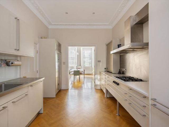 5 bedroom terraced house to rent