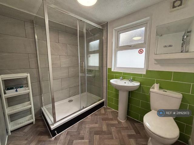 5 bedroom terraced house to rent