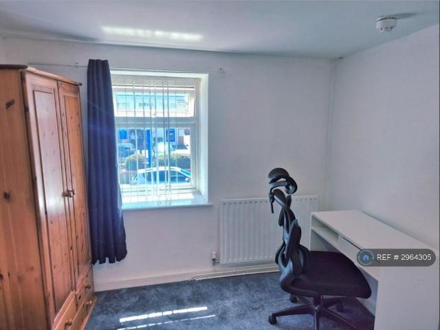 5 bedroom terraced house to rent
