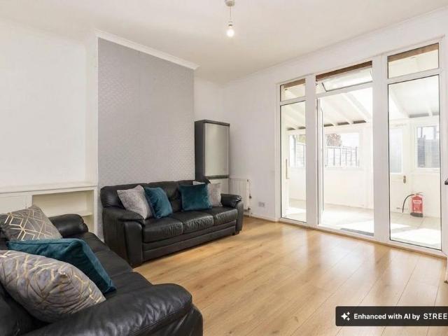 5 bedroom terraced house to rent