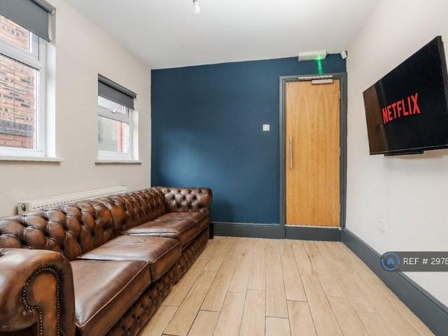 4 bedroom terraced house to rent