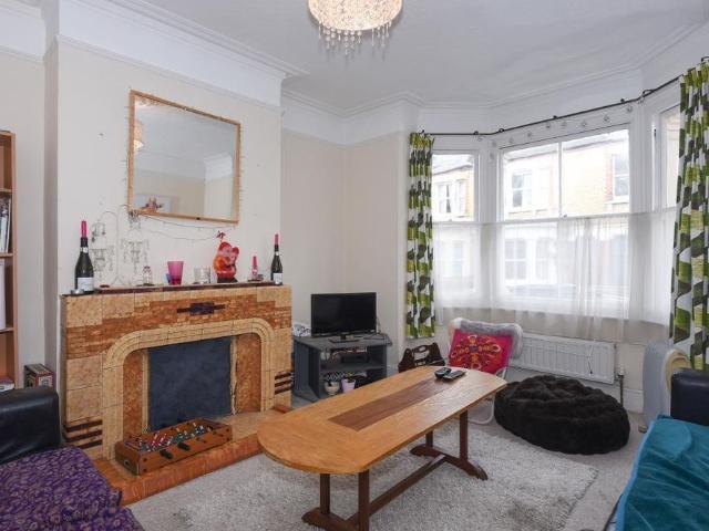 5 bedroom terraced house to rent