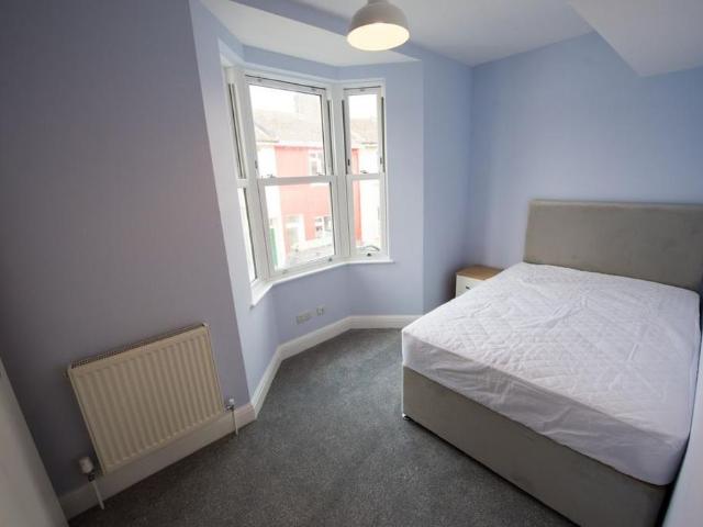5 bedroom terraced house to rent