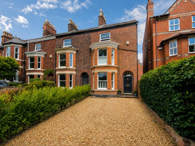 5 bedroom terraced house to rent