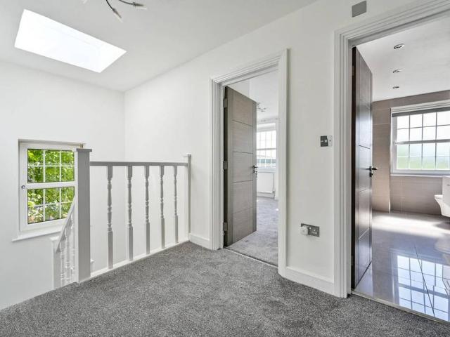5 bedroom terraced house to rent