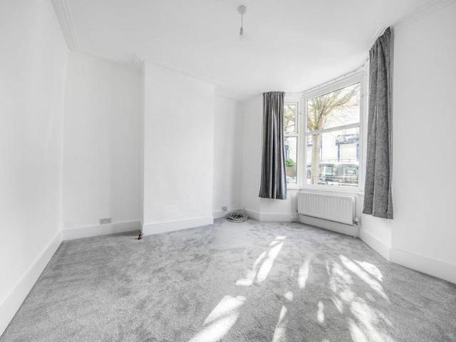 5 bedroom terraced house to rent