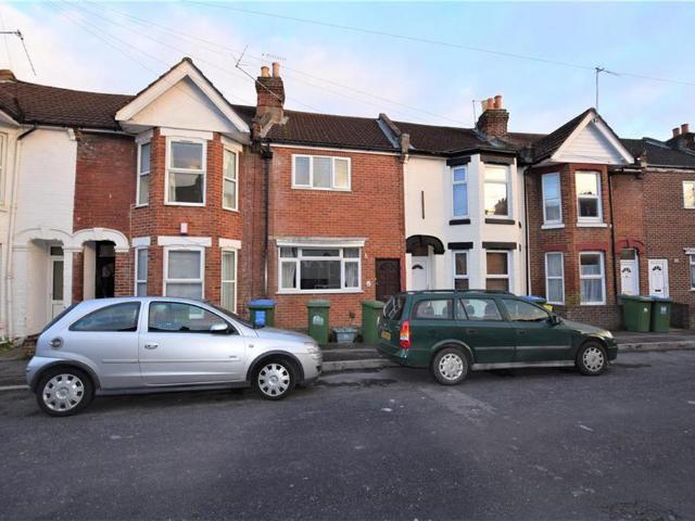 5 bedroom terraced house to rent